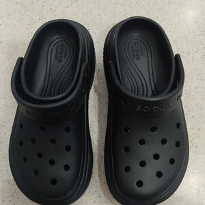 Crocs Classic Mega Crush Clog Γυναικεία Ανατομικά Σαμπό Μαύρα 207988 ...